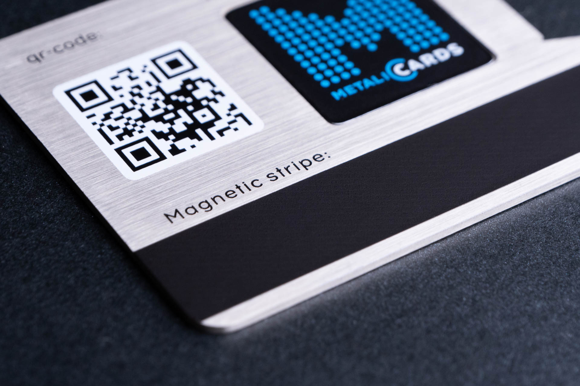 5 Essential Features to Include in a Metallic NFC Business Card ...